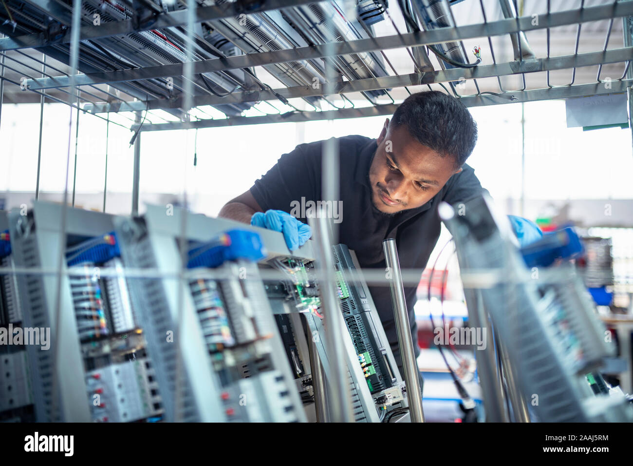 Asian factory worker production line hi-res stock photography and ...