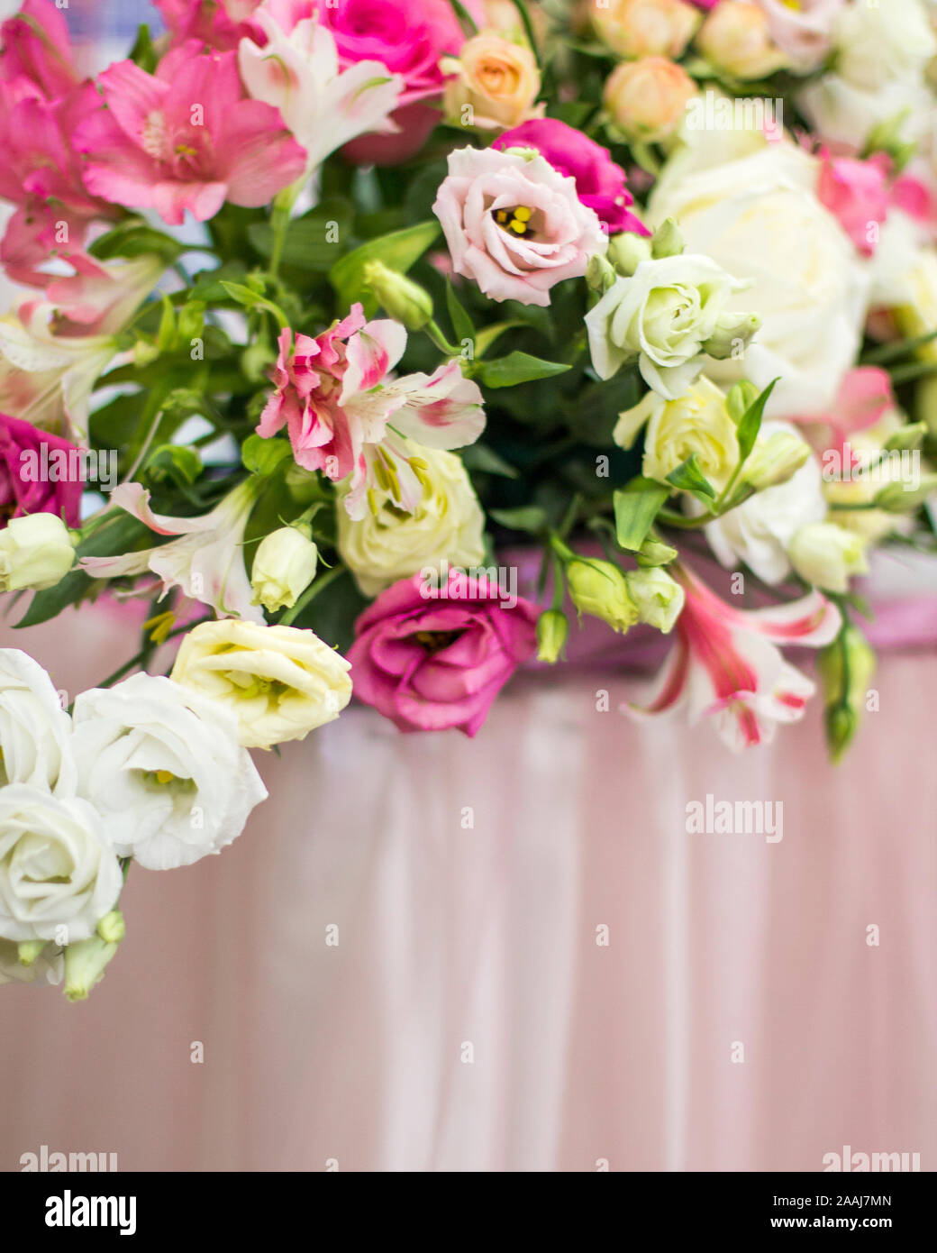 Floral Arrangement Eustomas TABLE FLOWERS 18 – Warmest Flowers