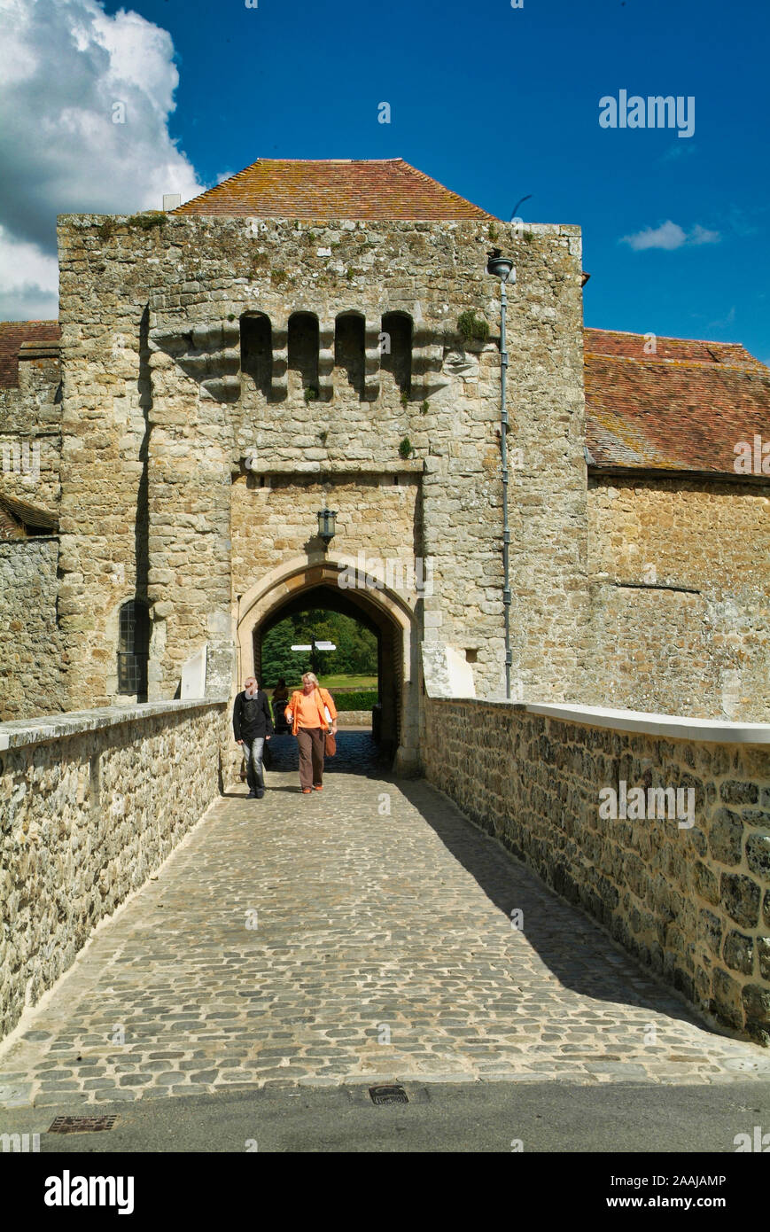 Leeds castle entrance hi-res stock photography and images - Alamy