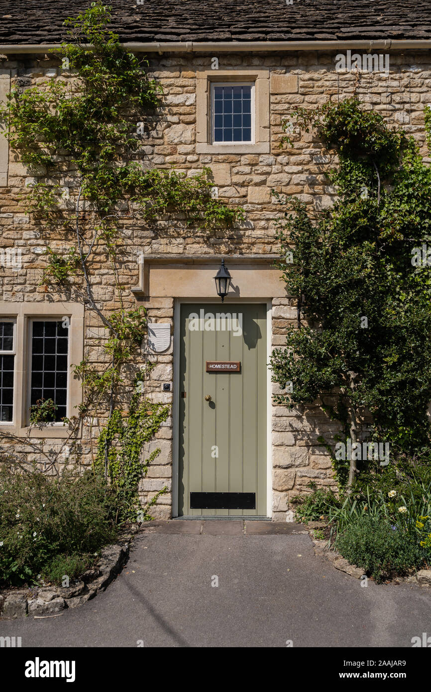 Cute Traditional English stone Limestone Houses in the Cotswolds ...