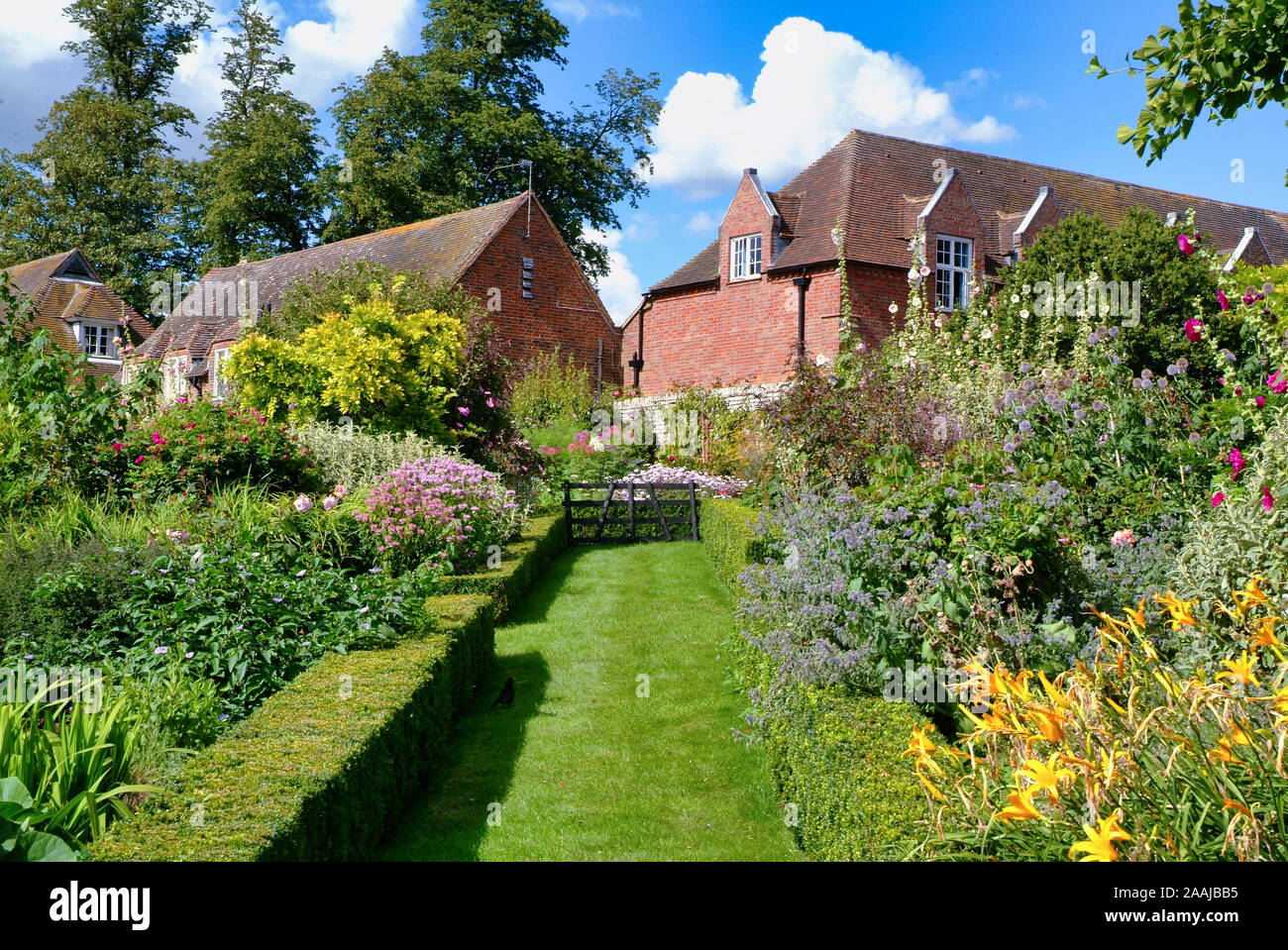 Leeds Castle,Maidstone,Kent: view of the gardens Stock Photo - Alamy