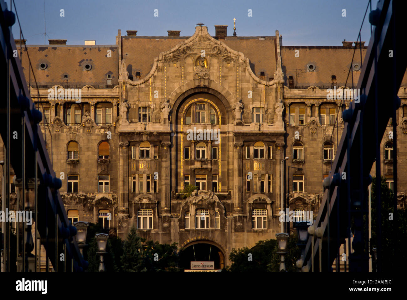 Budapest, Gresham Palace, Zsigmond Quittner 1905-1907 vor der Sanierung Stock Photo - Alamy