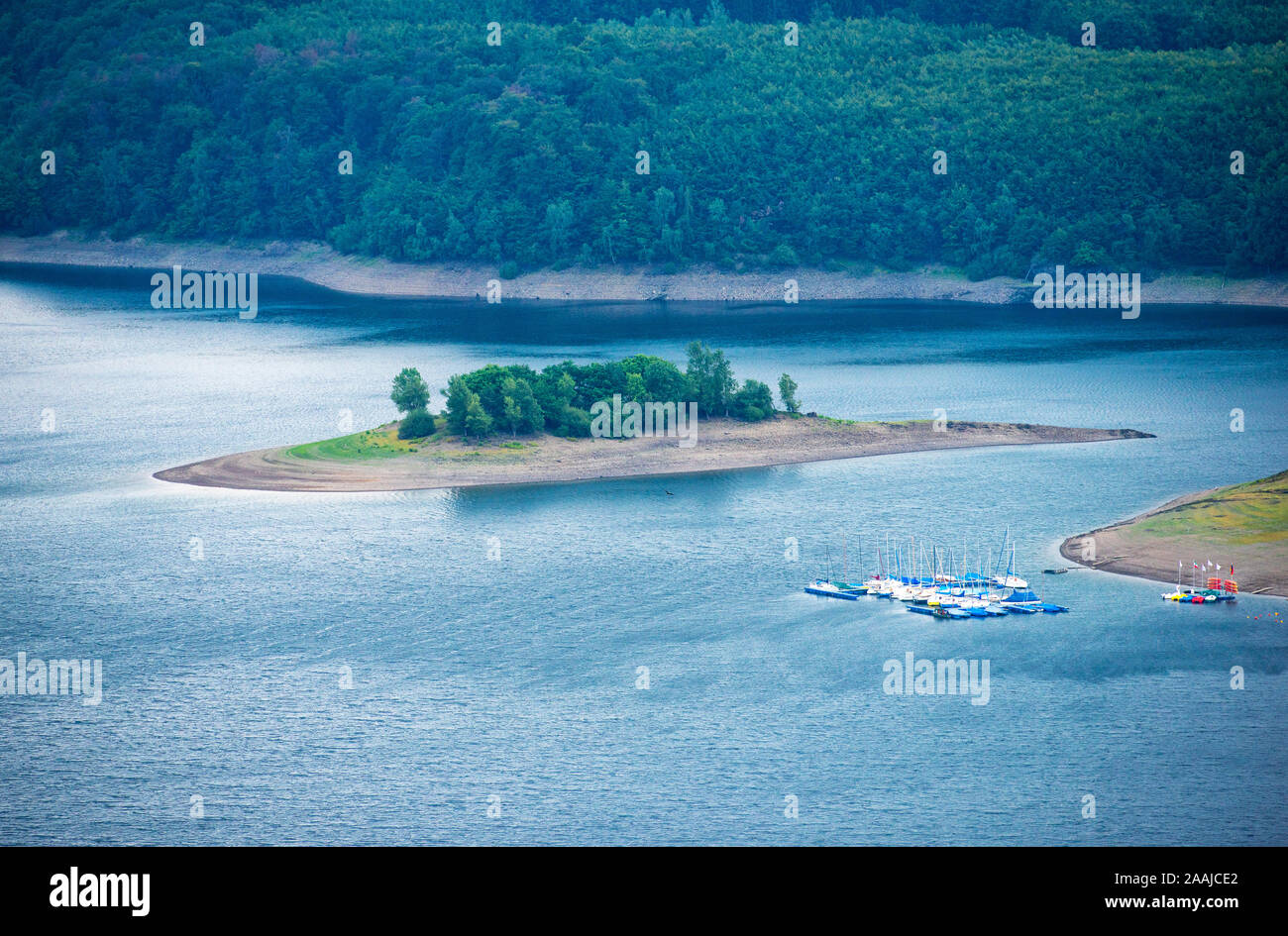 Peaceful lake surrounded mountains hi-res stock photography and images ...