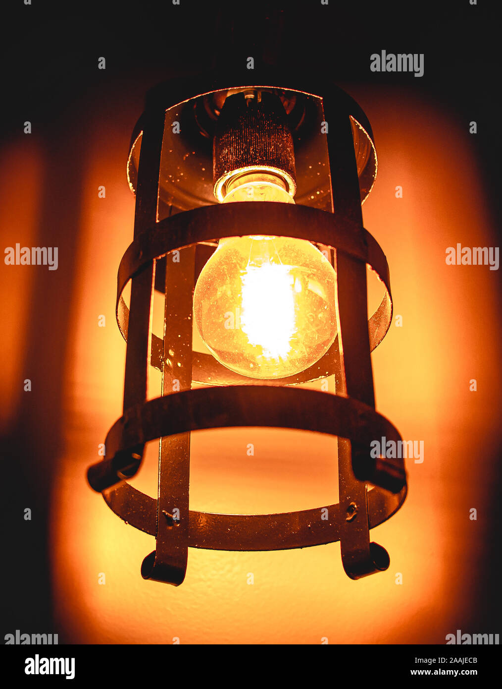 Indoor bulb support hi-res stock photography and images - Alamy