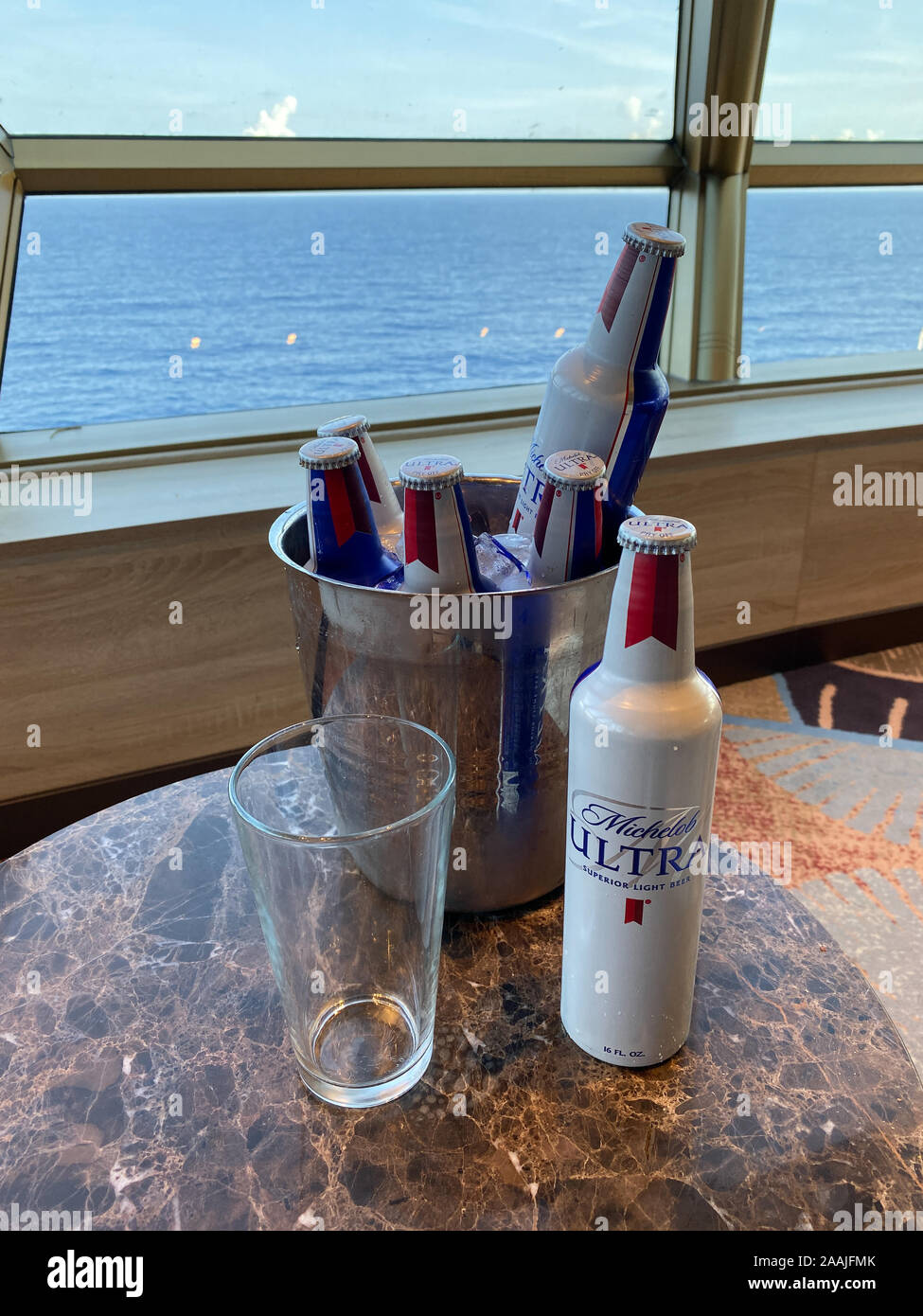 Michelob ultra beer hi-res stock photography and images - Alamy