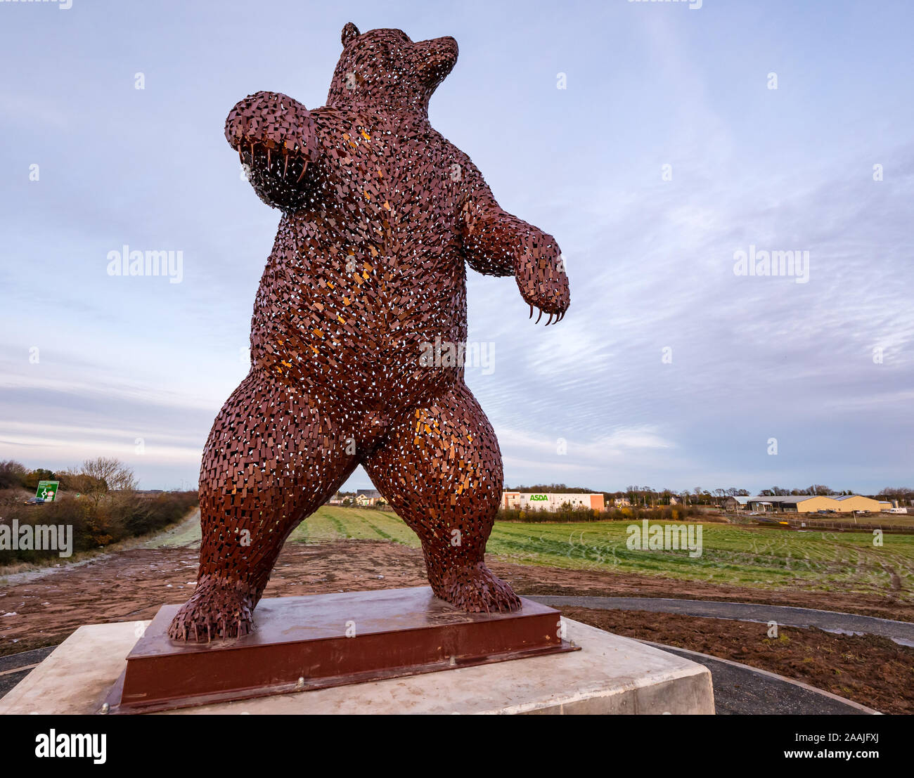 Dunbear sculpture hi-res stock photography and images - Alamy