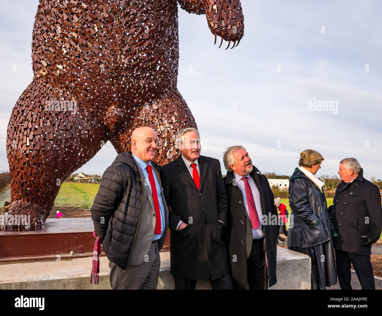 The dunbar bear sculpture hi-res stock photography and images - Alamy