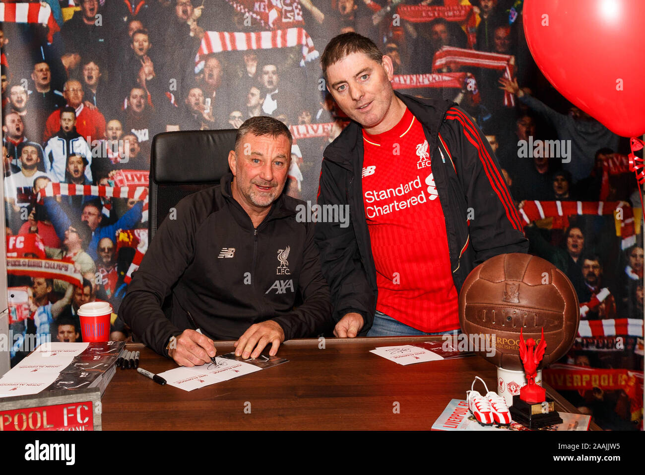 Former liverpool player john aldridge hi-res stock photography and ...