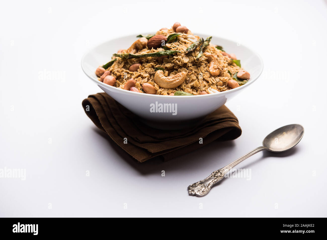 Oats Chivda / Chiwda is a healthy indian recipe with added chilli ...
