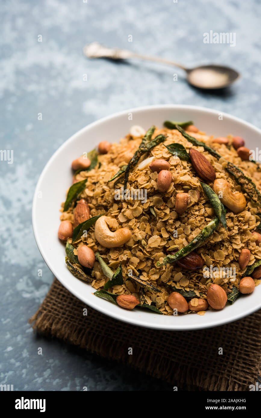 Oats Chivda / Chiwda is a healthy indian recipe with added chilli ...