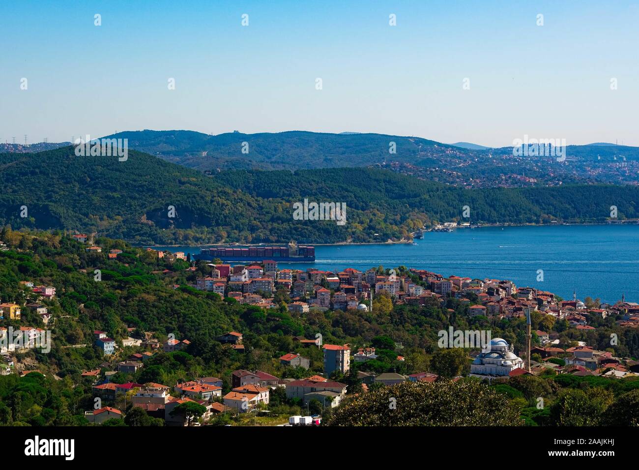 Landscape view of Istanbul from the hill at Sariyer district, Turkey ...