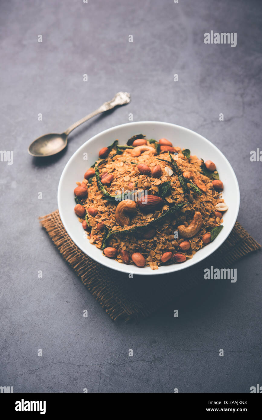 Oats Chivda / Chiwda is a healthy indian recipe with added chilli ...