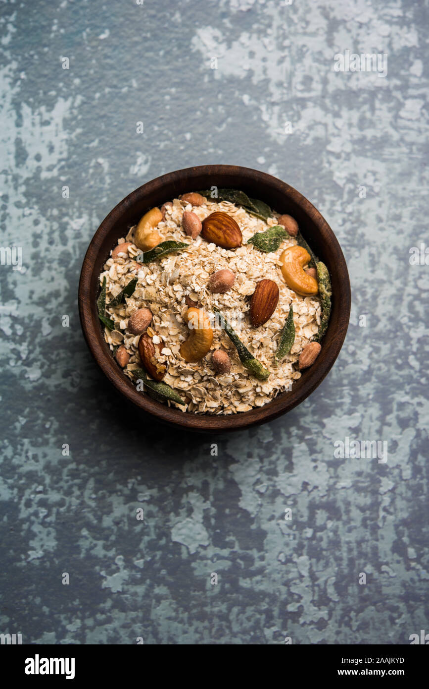 Oats Chivda / Chiwda is a healthy indian recipe with added chilli ...