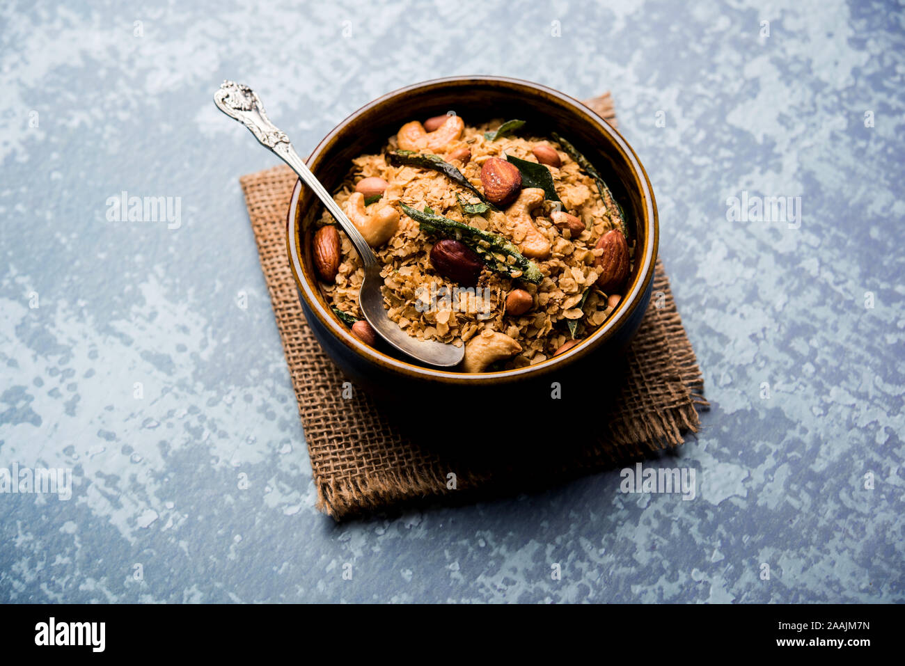 Oats Chivda / Chiwda is a healthy indian recipe with added chilli ...