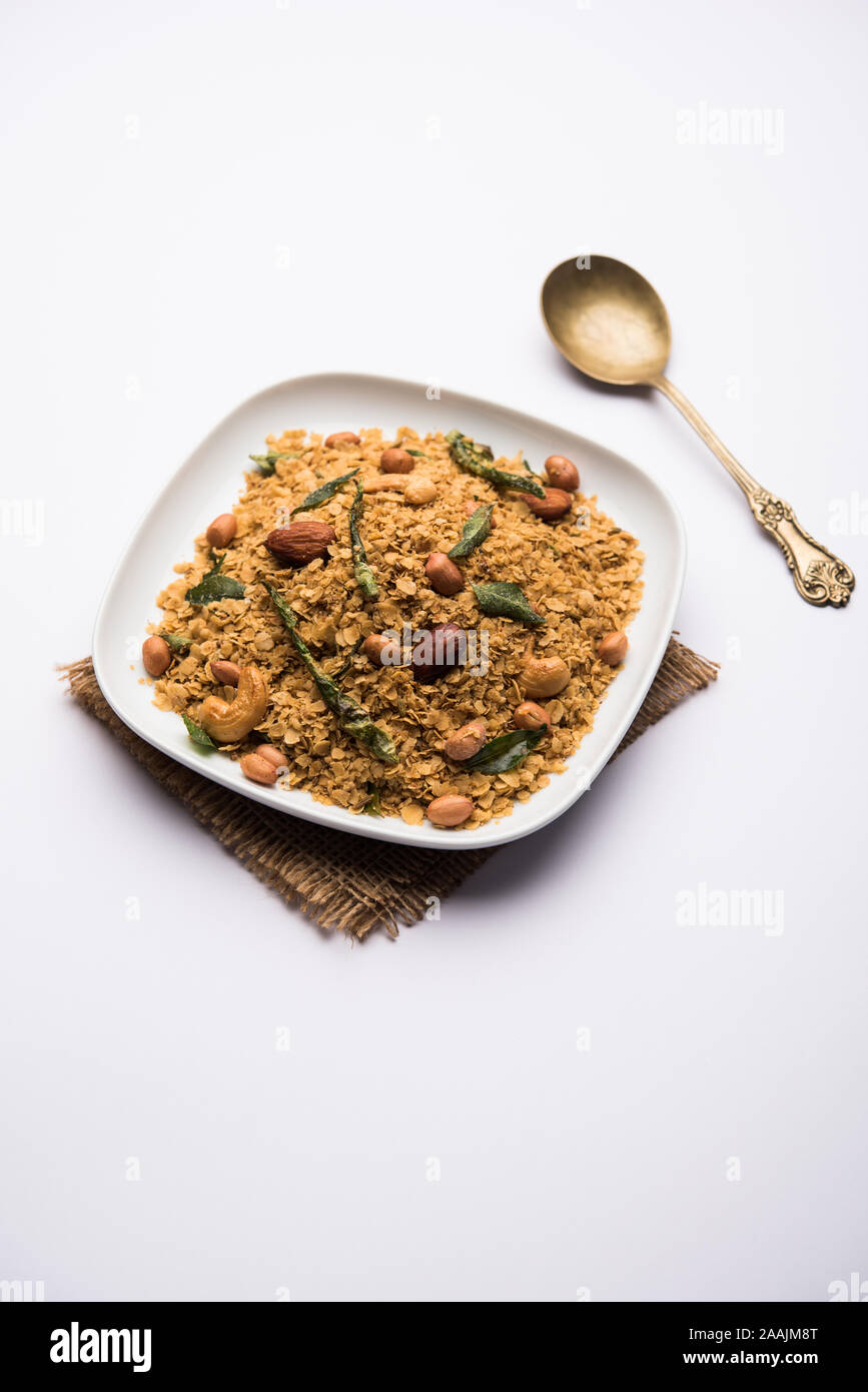 Oats Chivda / Chiwda is a healthy indian recipe with added chilli ...