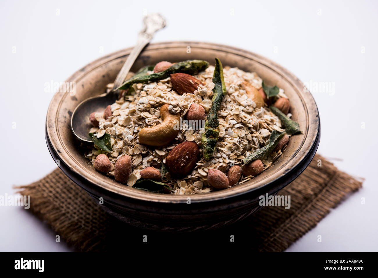 Oats Chivda / Chiwda is a healthy indian recipe with added chilli ...
