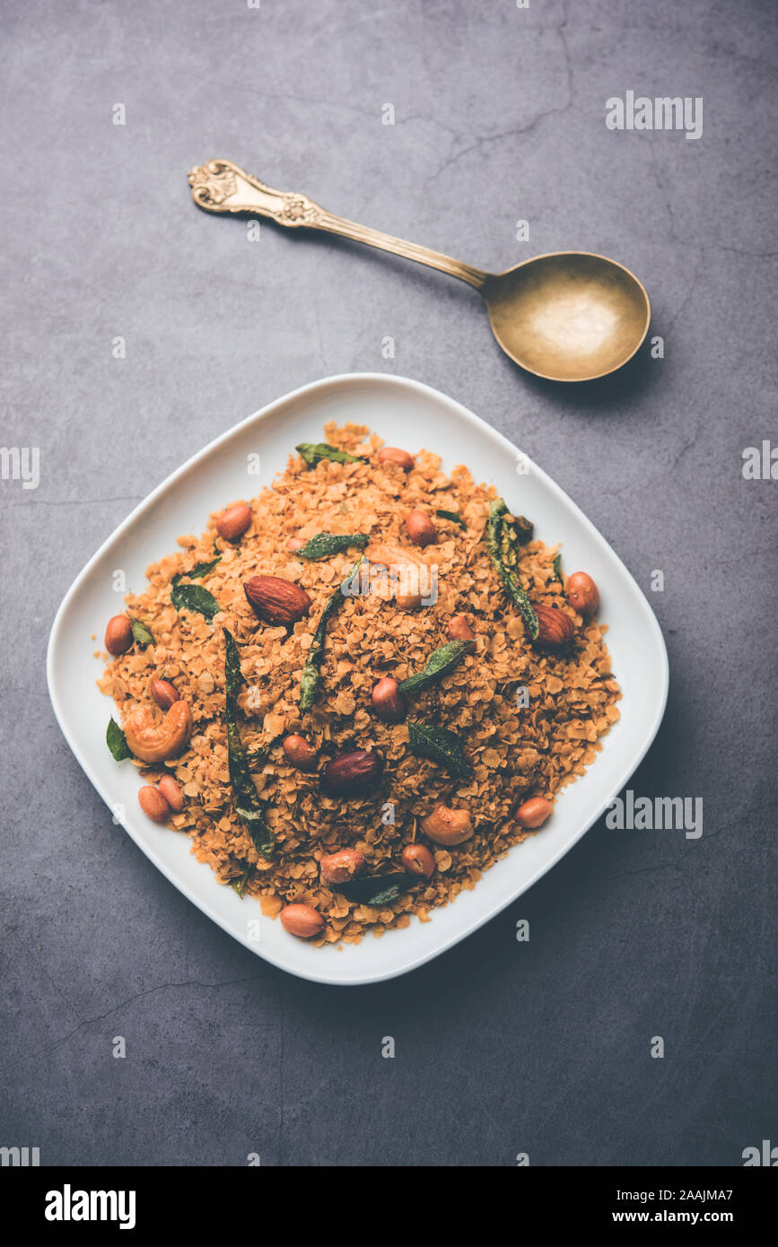 Oats Chivda / Chiwda is a healthy indian recipe with added chilli ...