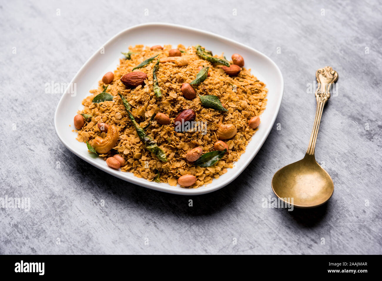 Oats Chivda / Chiwda is a healthy indian recipe with added chilli ...