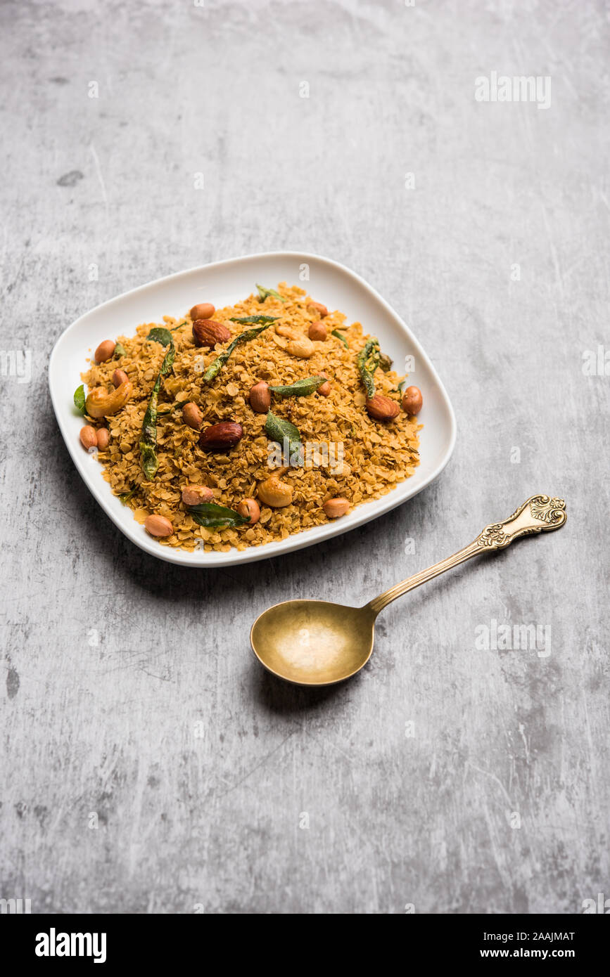 Oats Chivda / Chiwda is a healthy indian recipe with added chilli ...