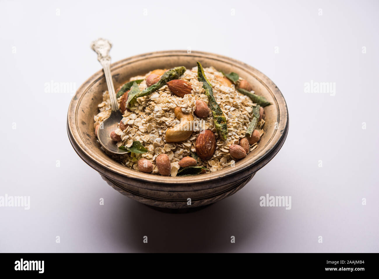 Oats Chivda / Chiwda is a healthy indian recipe with added chilli ...