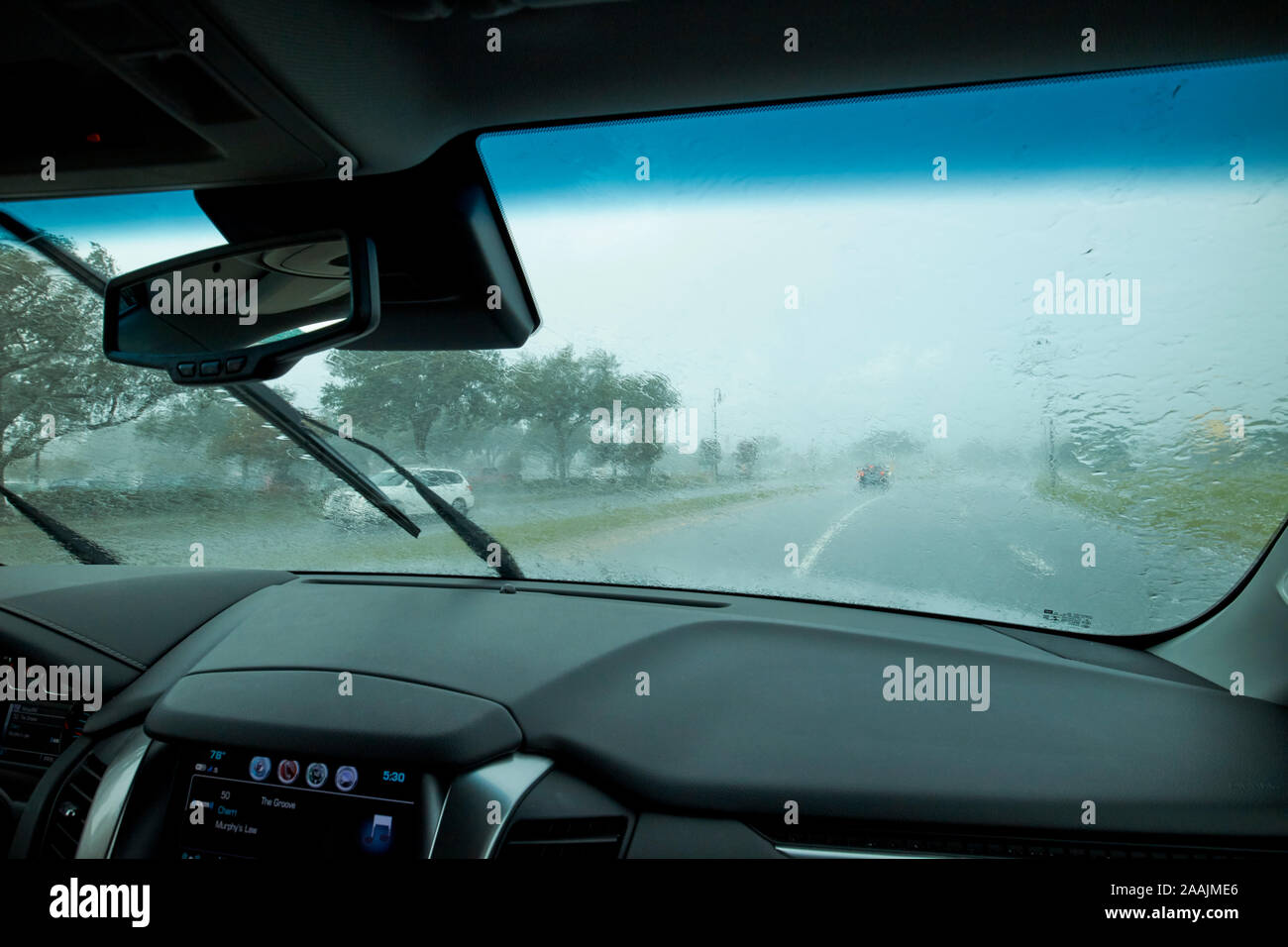 Dangerous driving weather hi-res stock photography and images - Alamy