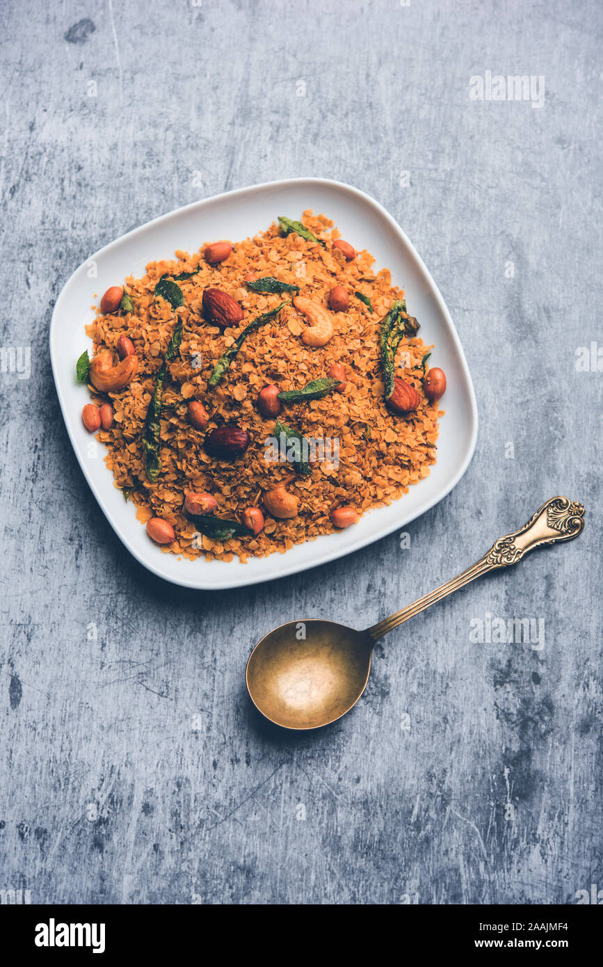 Oats Chivda / Chiwda is a healthy indian recipe with added chilli ...