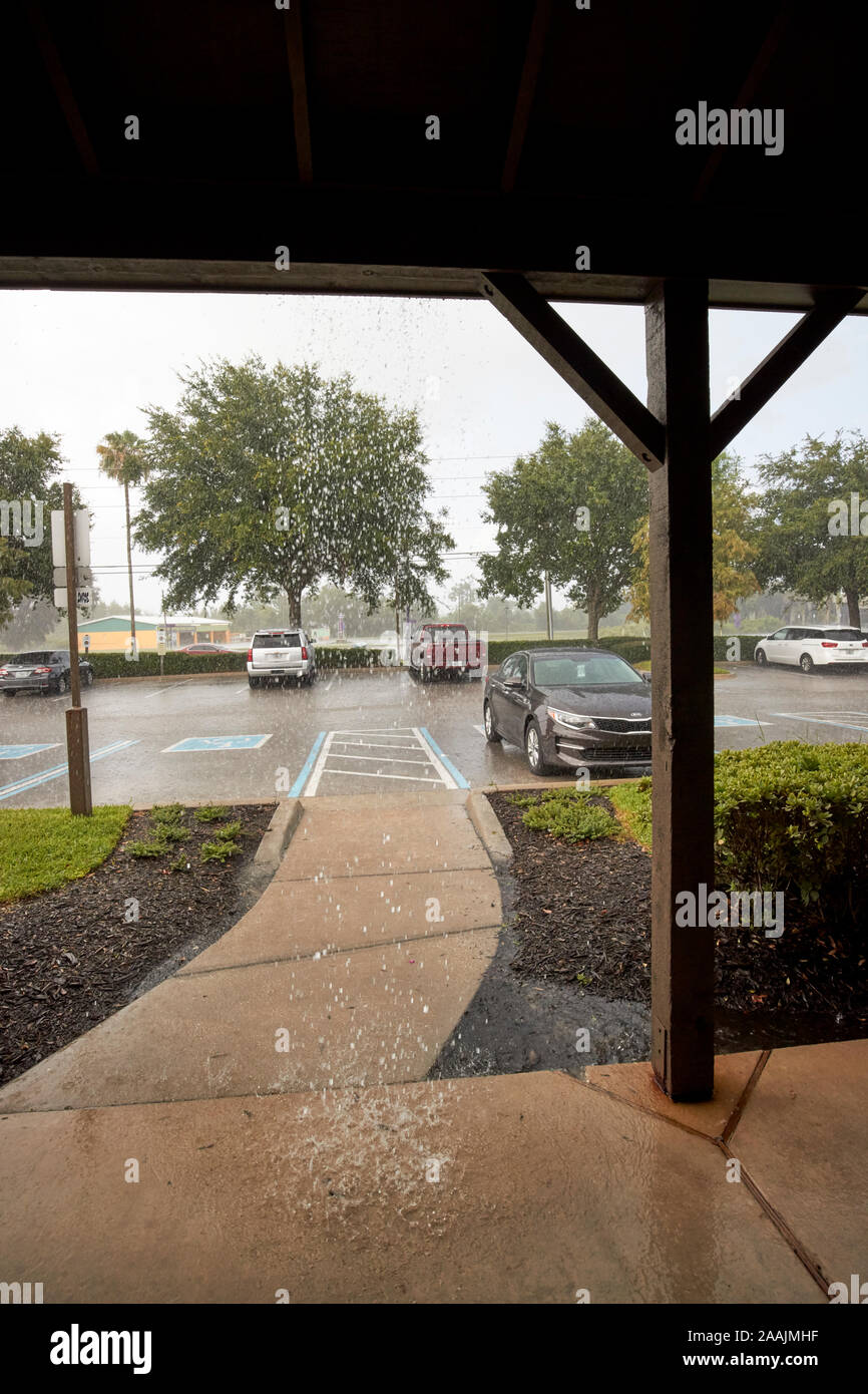 Rain flowing off roof hi-res stock photography and images - Alamy