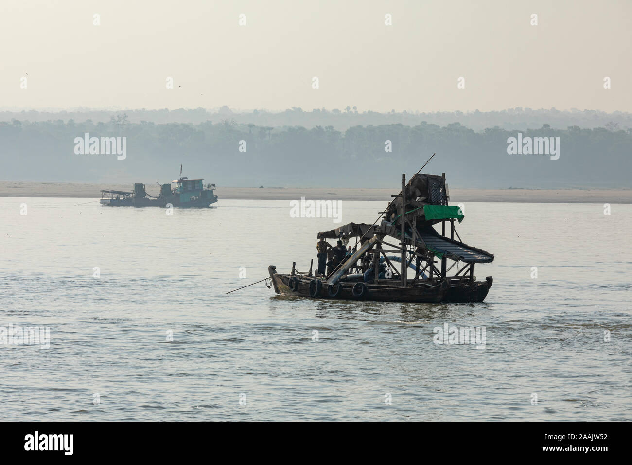 Floating dredge for the extraction of gold and precious stones ...