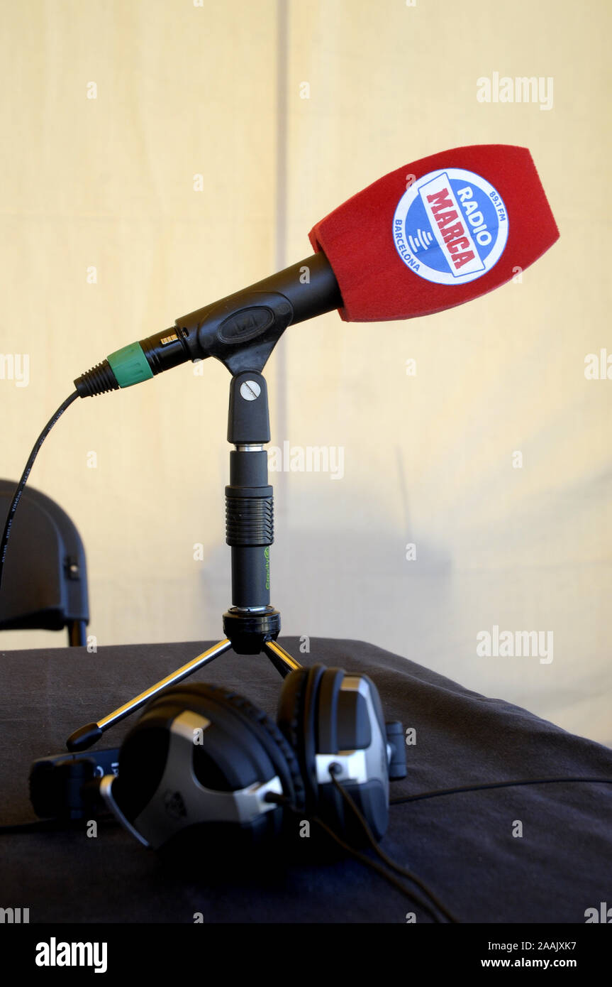 Micro radio hi-res stock photography and images - Alamy
