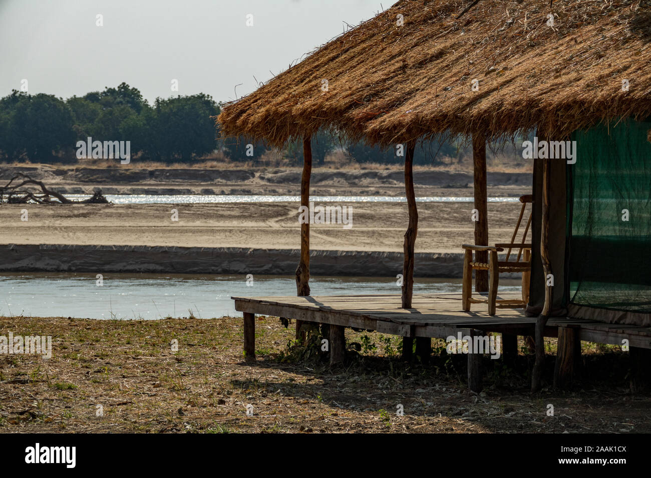 African shack hi-res stock photography and images - Alamy