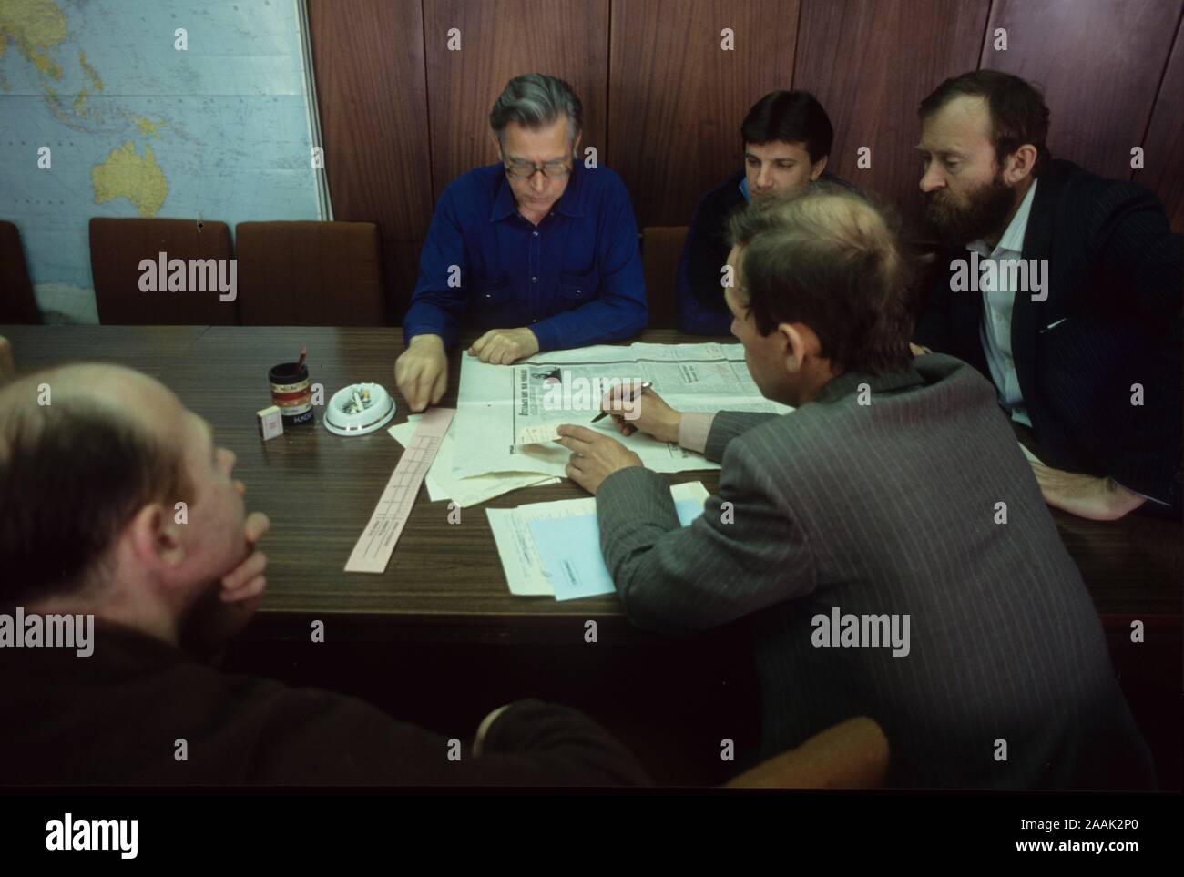 Moskau, Prawda, Redaktion - Moscow, Pravda, Editorial Department Stock ...