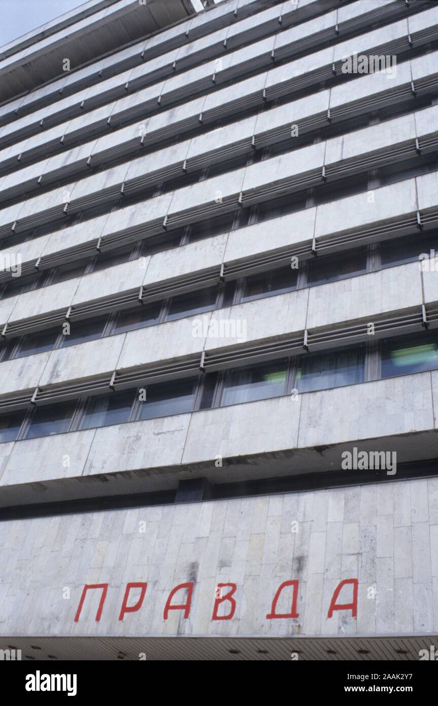 Moskau, Prawda, Fassade mit heruntergerissenen Buchstaben - Moscow ...