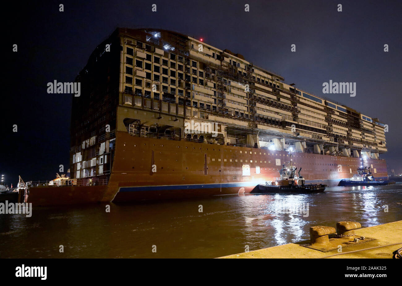 Rostock, Germany. 22nd Nov, 2019. The 216 metre long midship of the ...