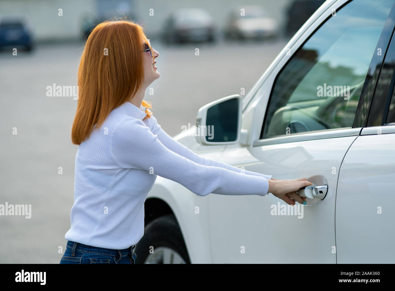 A woman trying to open closed car doors Stock Photo - Alamy