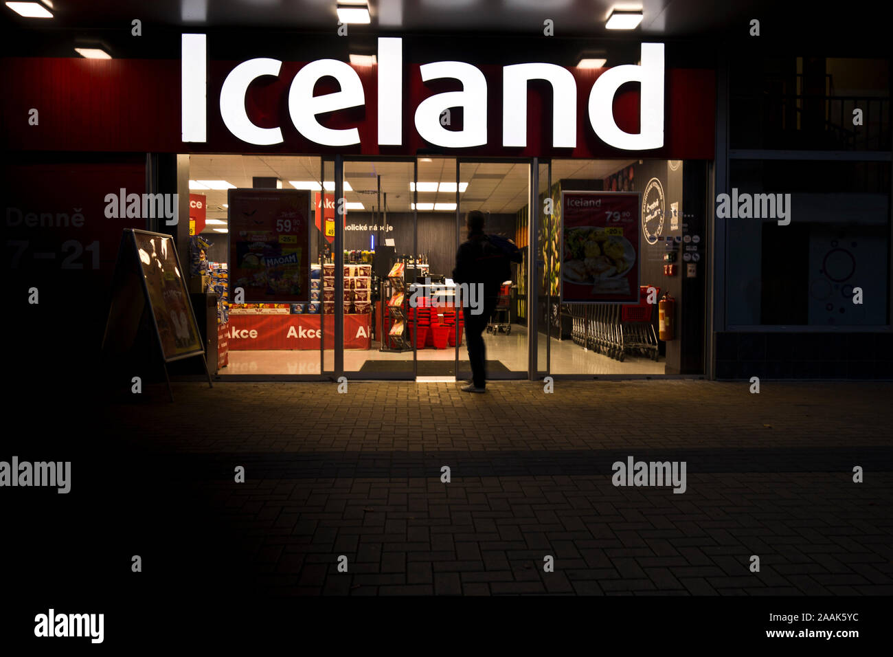 Frozen food supermarket hi-res stock photography and images - Alamy