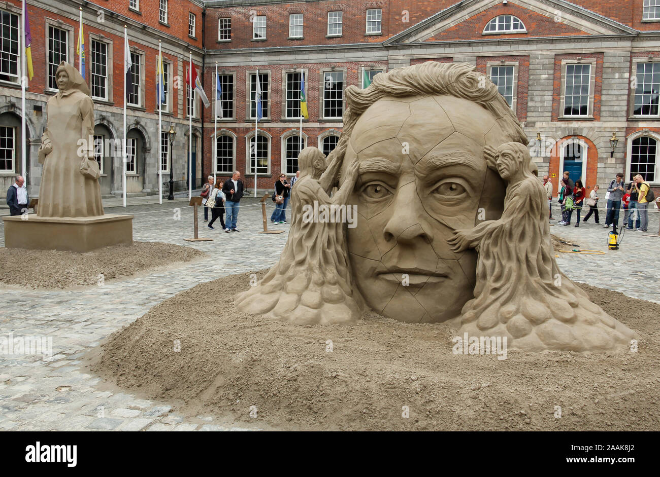 Dublin castle sculpture hi-res stock photography and images - Alamy