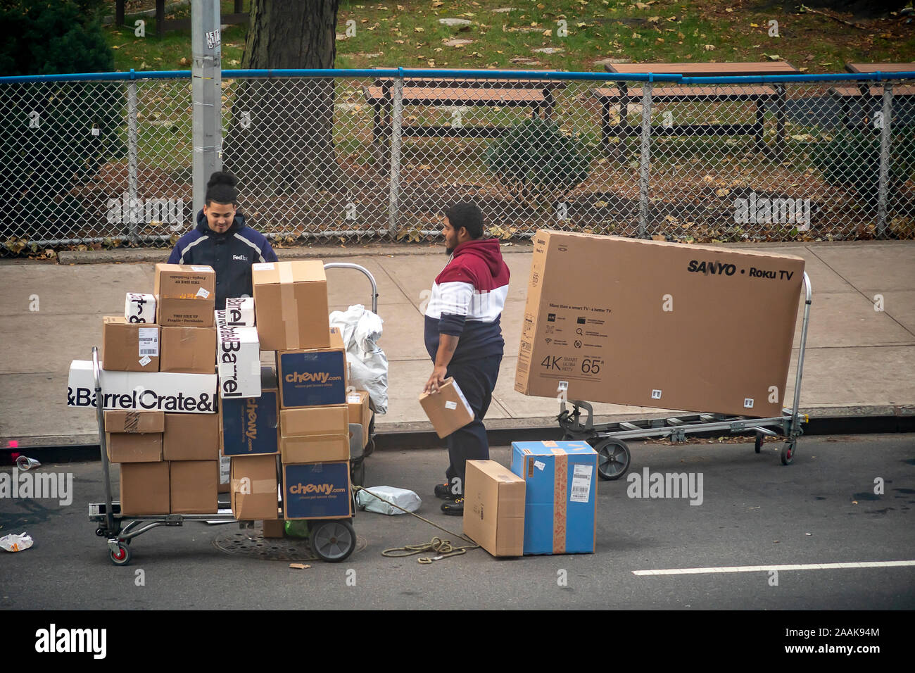 Federal express workers sort packages hi-res stock photography and ...