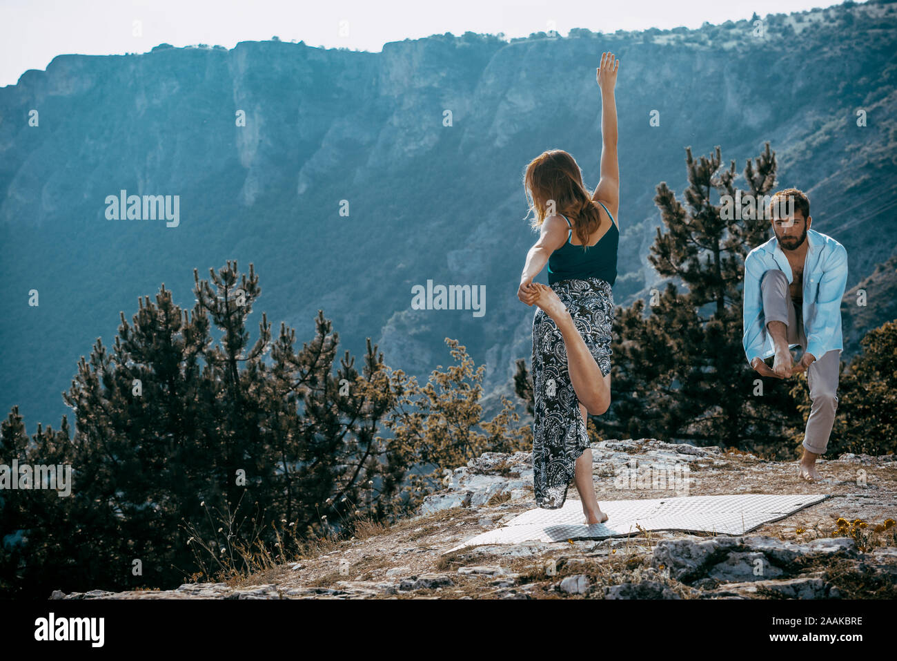 Sensual couple performing an artistical and emotional contemporary ...