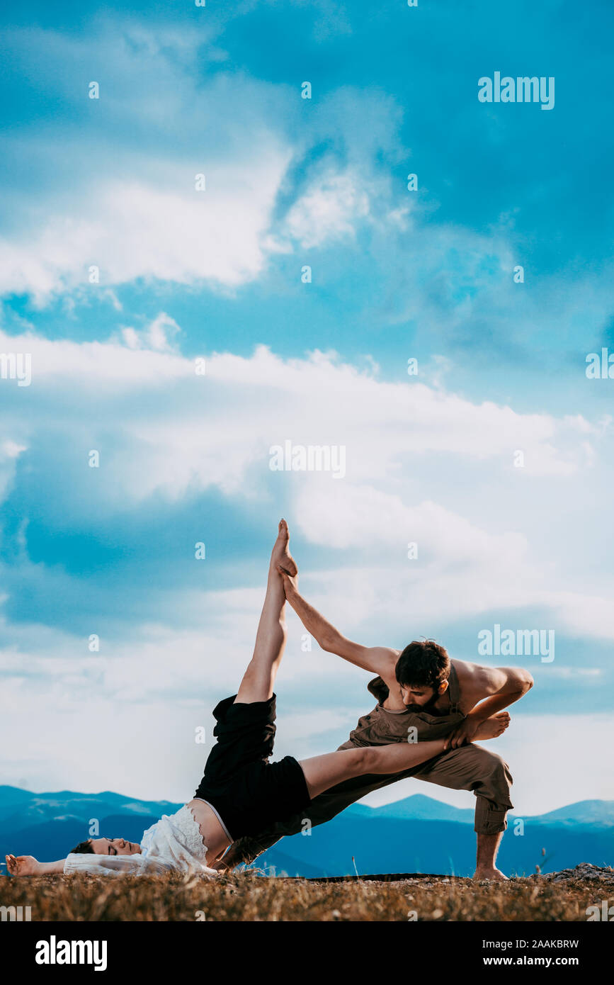 Sensual couple performing an artistical and emotional contemporary ...