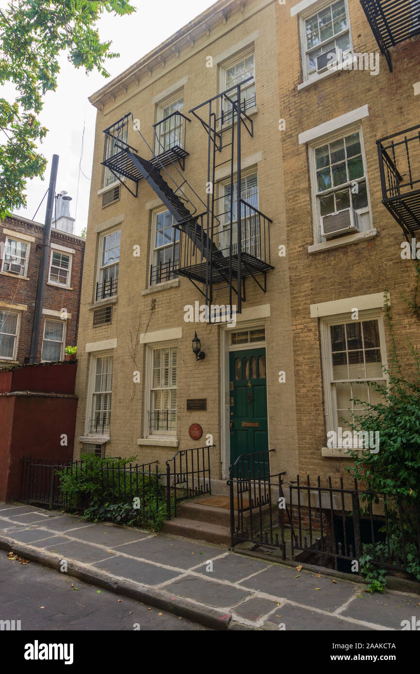 The Edward Estlin "E. E." Cummings home in Patchin Place, Greenwich ...