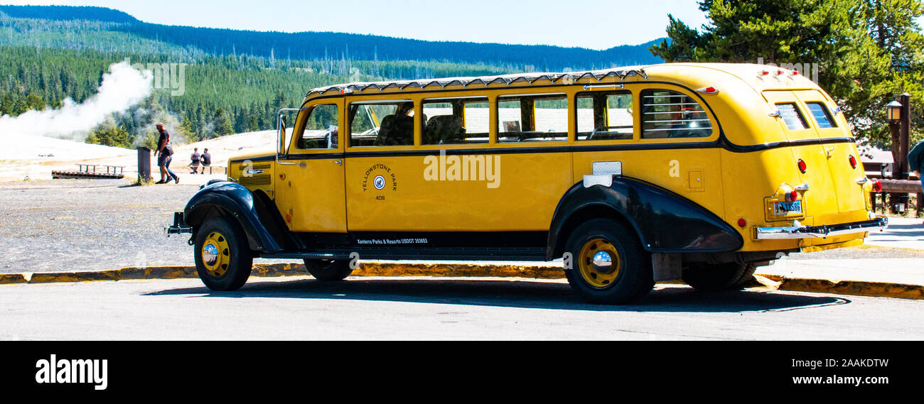 Yellowstone Lodge Tour Bus Stock Photo - Alamy