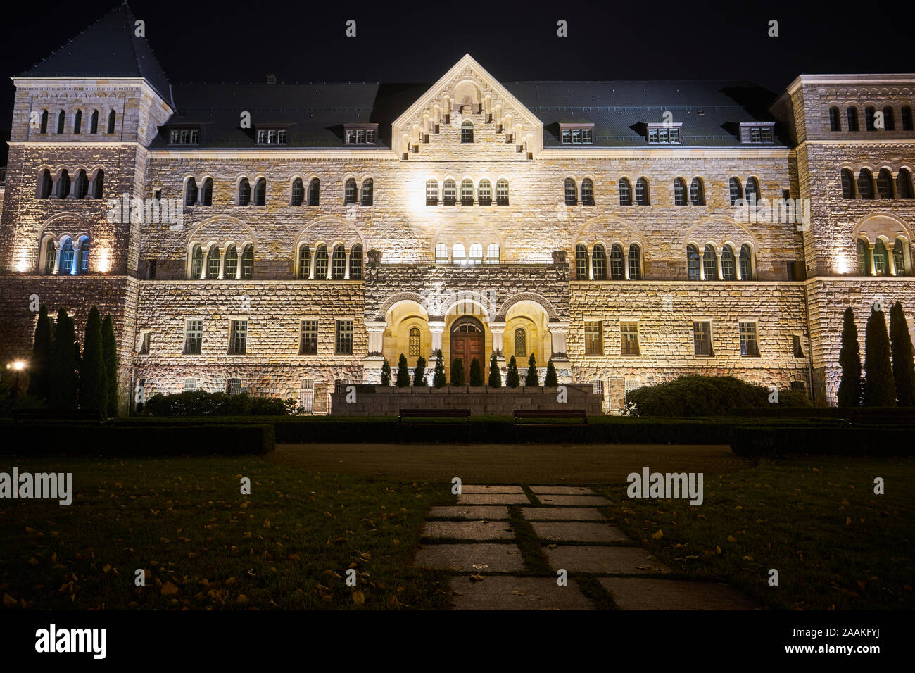 Neo-Romanesque Imperial castle with towers at night in Poznan Stock ...