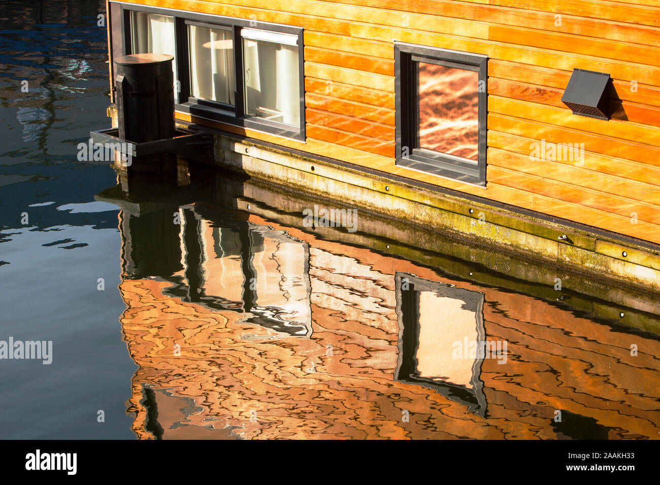 The tethering system that allows a floating house to move up and down ...
