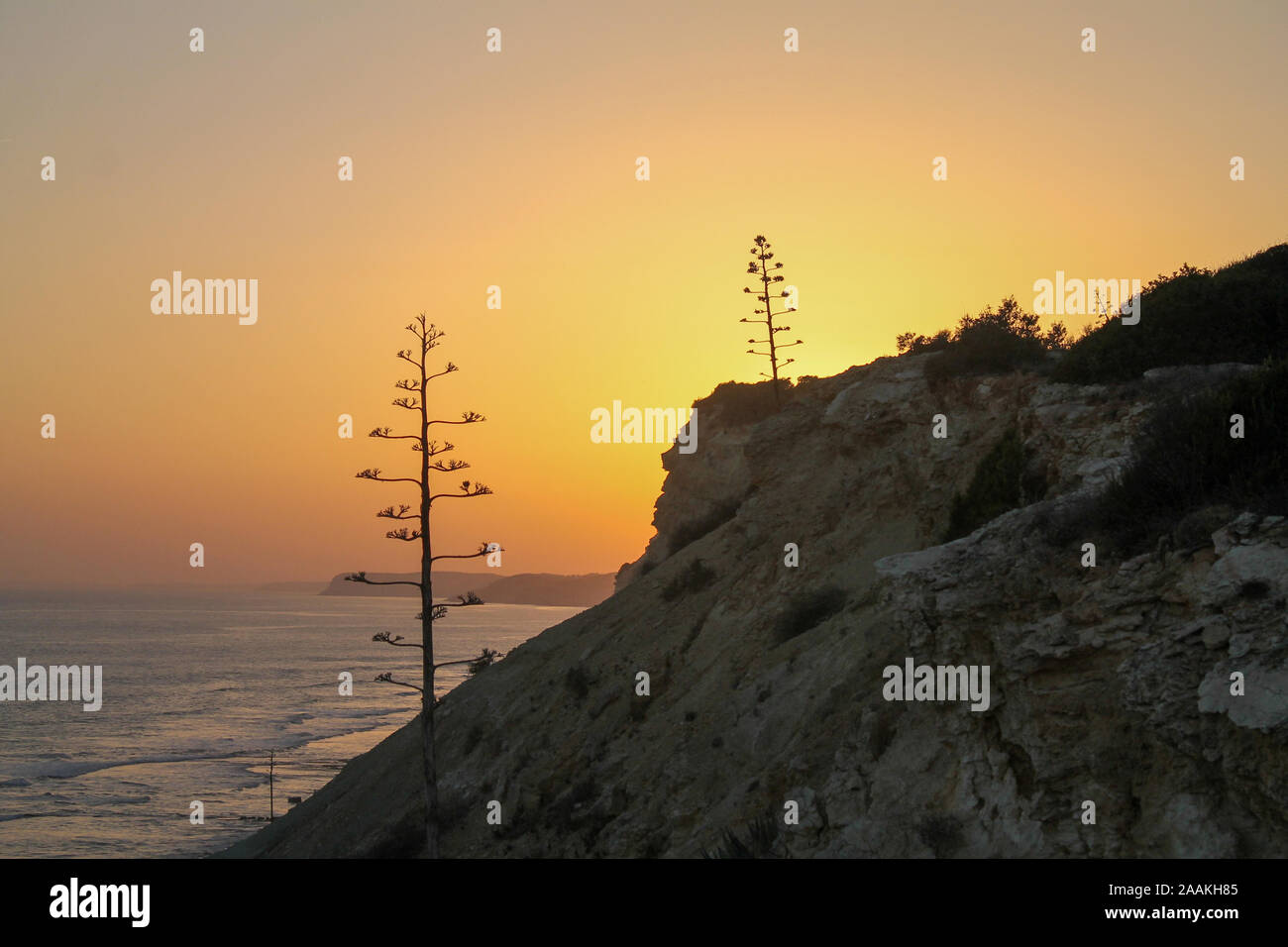 Sunset behind the cliff at the Lagos beach Stock Photo - Alamy