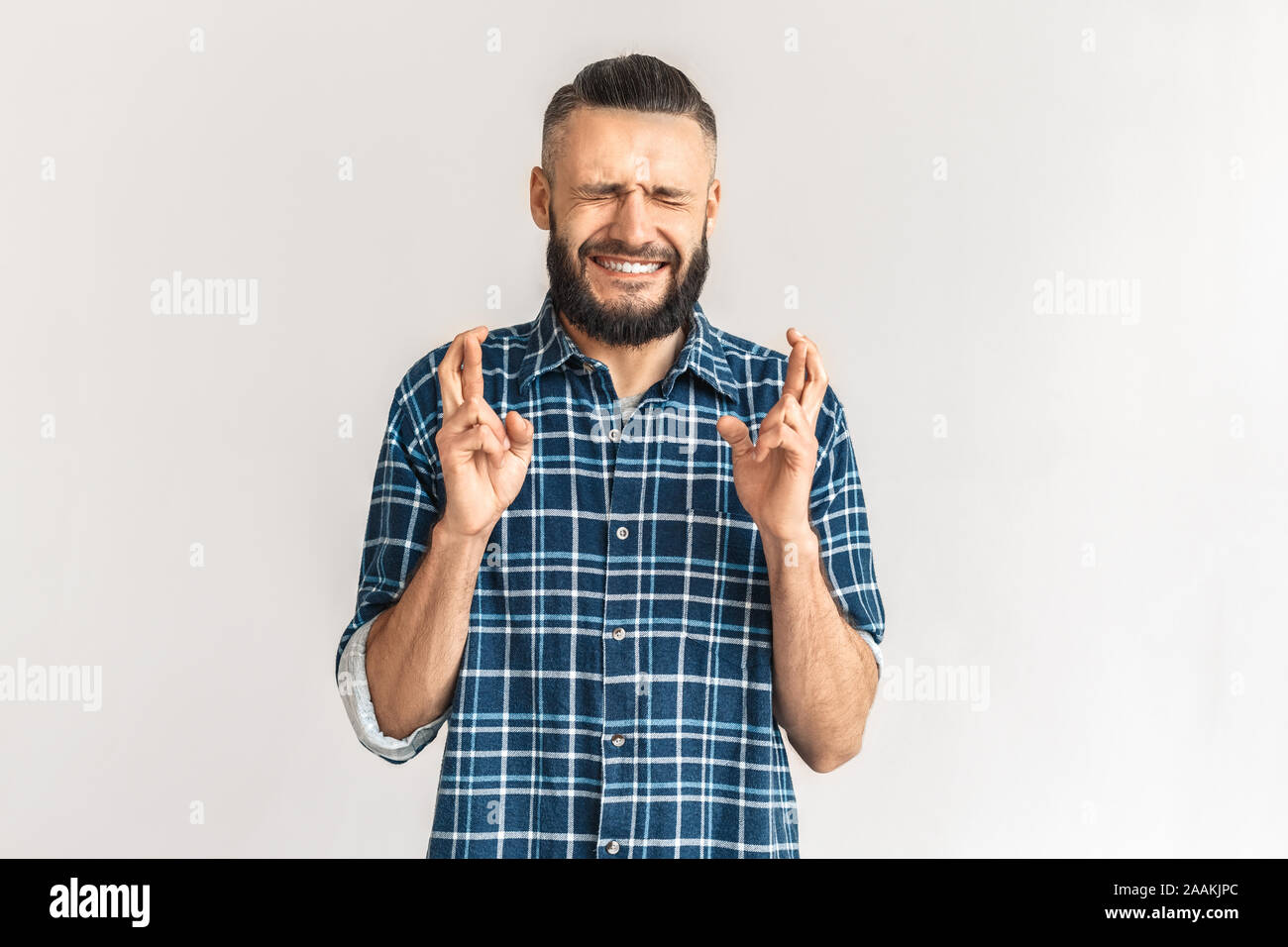 Bearded caucasian man fingers crossed hi-res stock photography and ...
