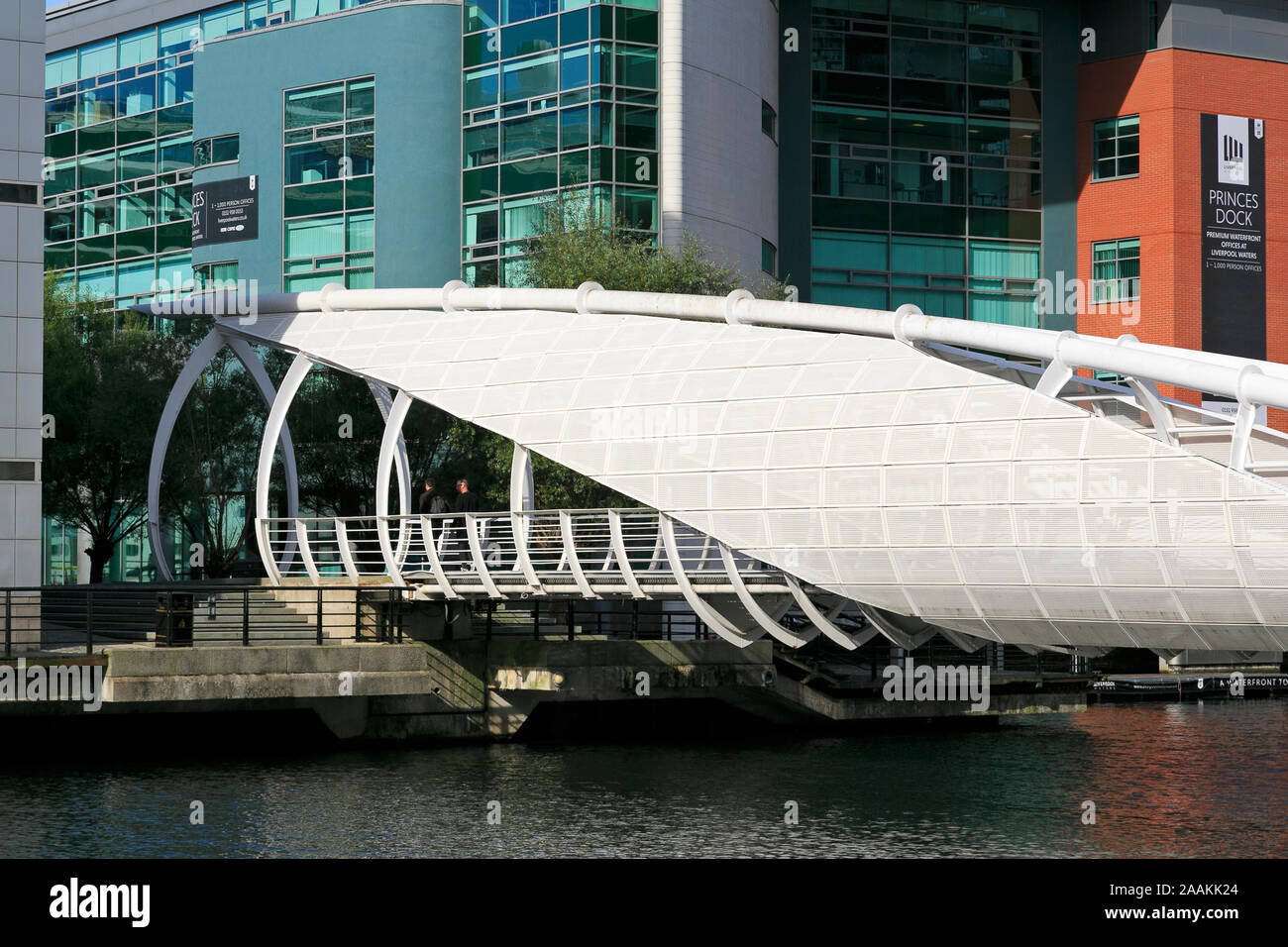 Dock bridge hi-res stock photography and images - Alamy