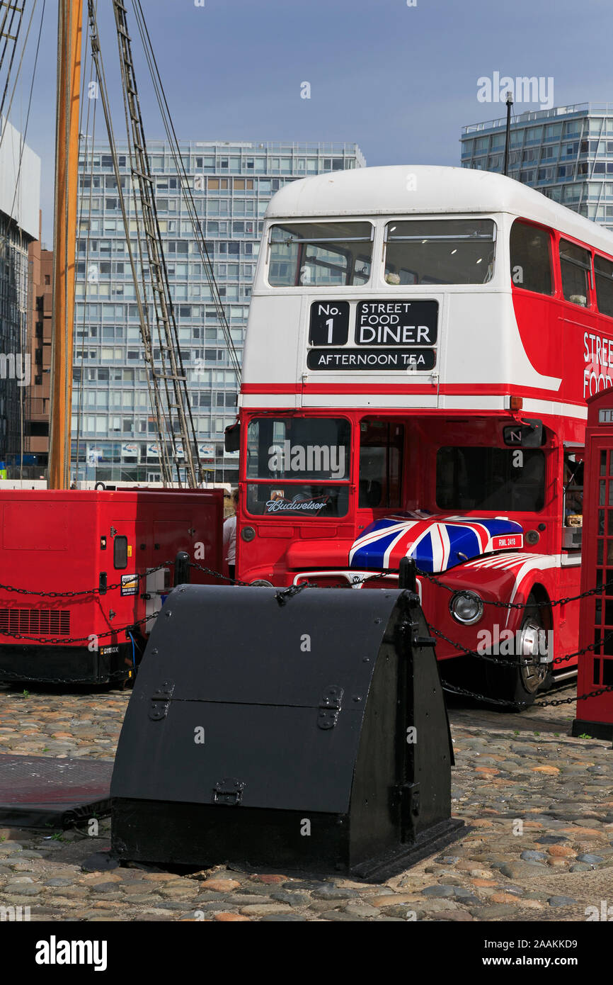 Liverpool cafe bus hi-res stock photography and images - Alamy
