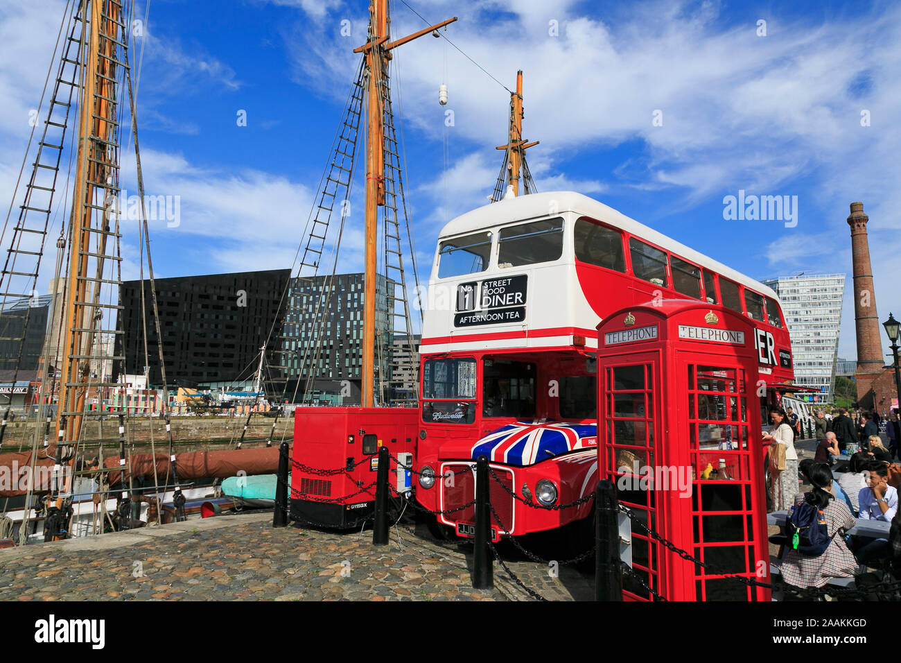 Liverpool cafe bus hi-res stock photography and images - Alamy