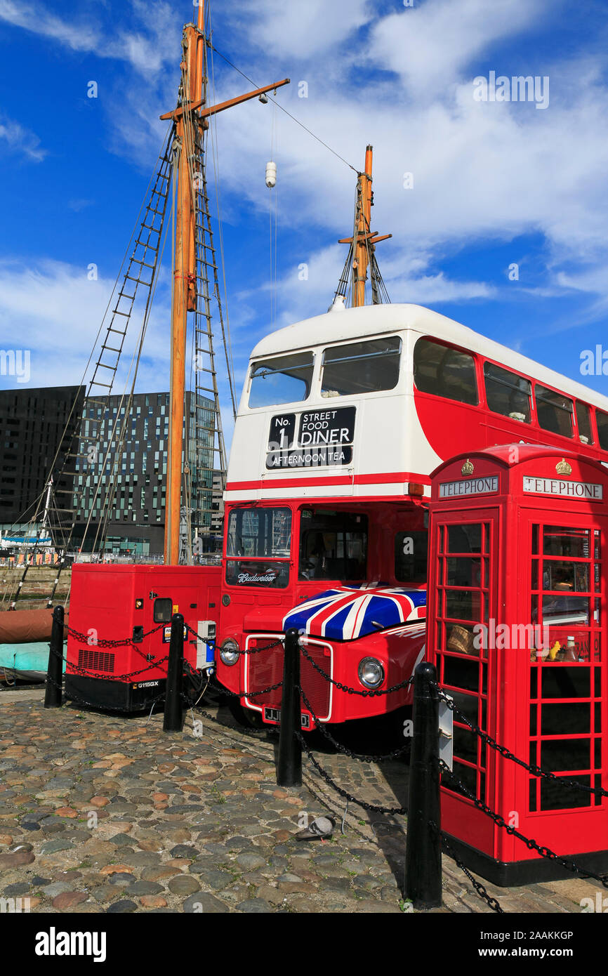 Liverpool cafe bus hi-res stock photography and images - Alamy