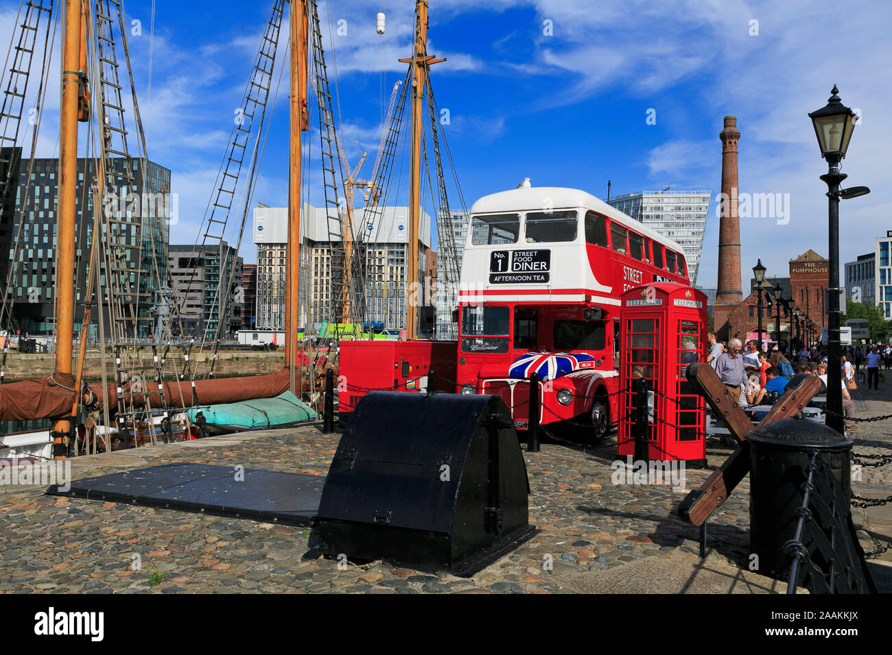 Liverpool cafe bus hi-res stock photography and images - Alamy